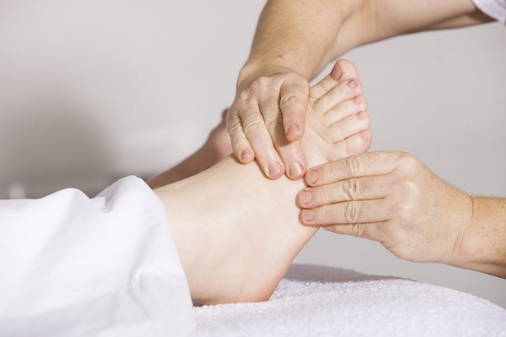 5 Rehab Ideas to Recover from A Broken Foot - Buzzy Tricks